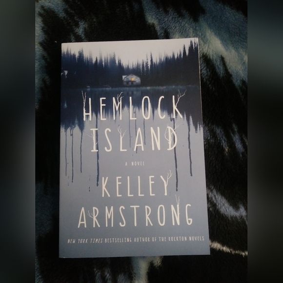 Accents | Hemlock Island | Poshmark
